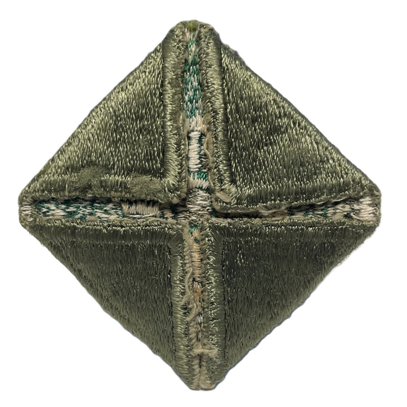 Insigne, 4th Infantry Division, coins pliés